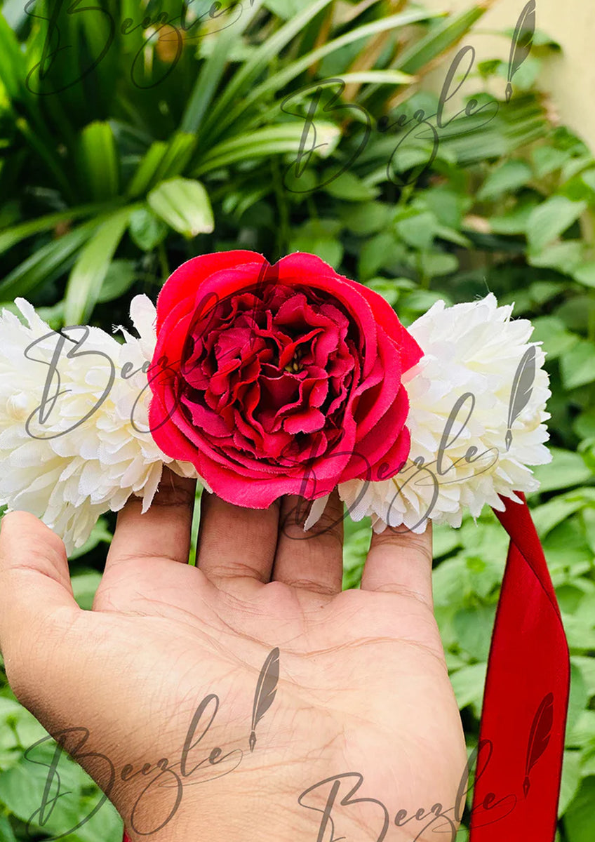 Elegant Red & White Floral Gajray – Traditional Handmade Wrist ...