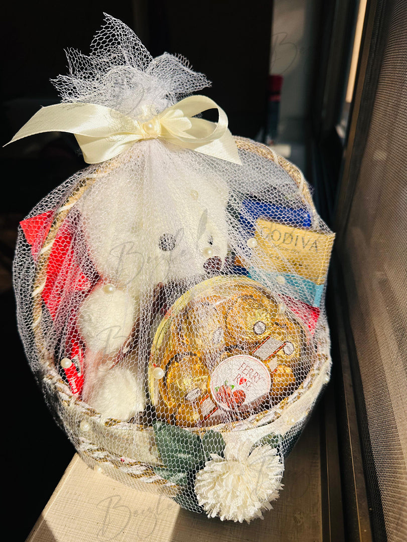 Luxurious Teddy Bear Gift Basket with Sweet Delights – Beezle Store